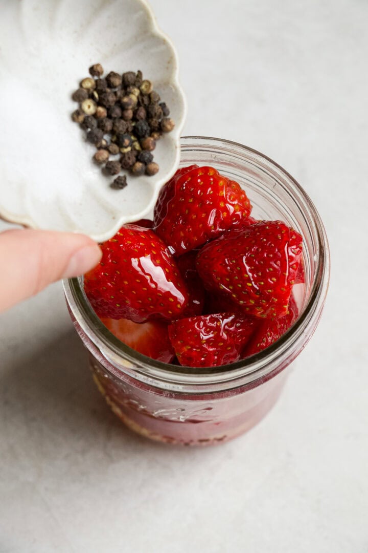 Quick Pickled Strawberries (Naturally Sweetened!) – Roots and Radishes