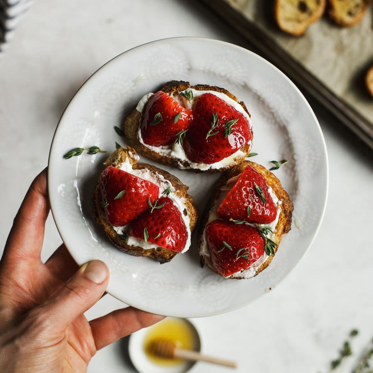 Easy Goat Cheese Crostini with Pickled Strawberries – Roots and Radishes